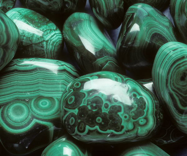 Malachit: Alles, was Sie über seine Geschichte, Eigenschaften und Verw ...